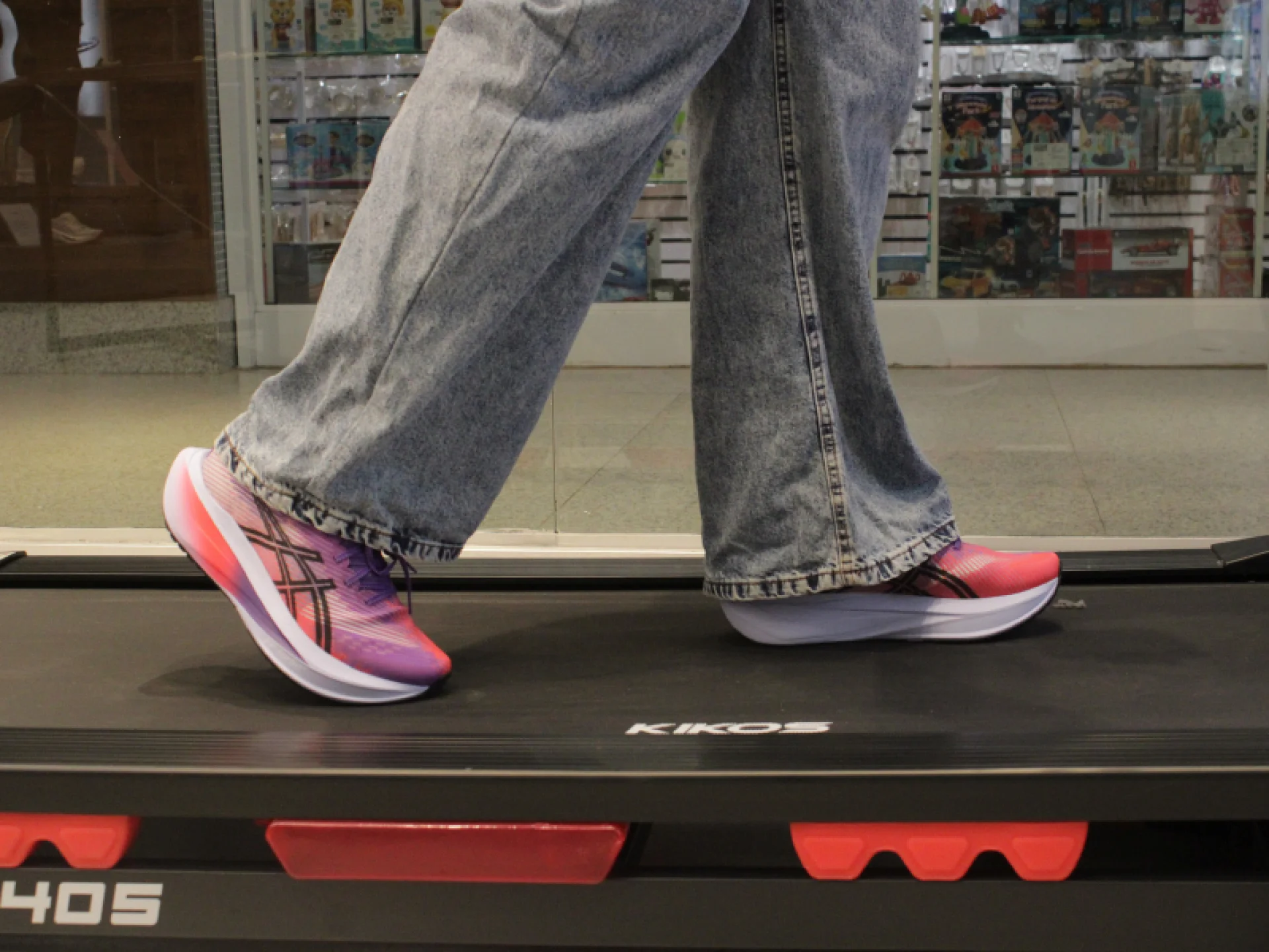 RioMar Recife | Faça o seu teste de pisada gratuitamente na Asics do ...